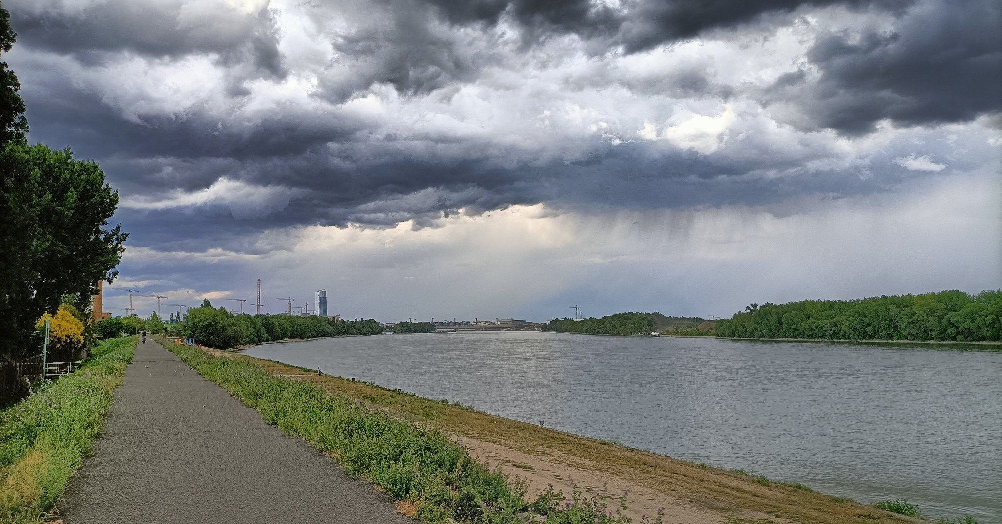 Vizek között | Országút